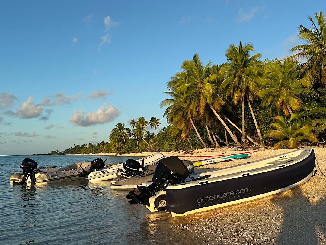 Beach fun on Tahanea – Flora Sailing